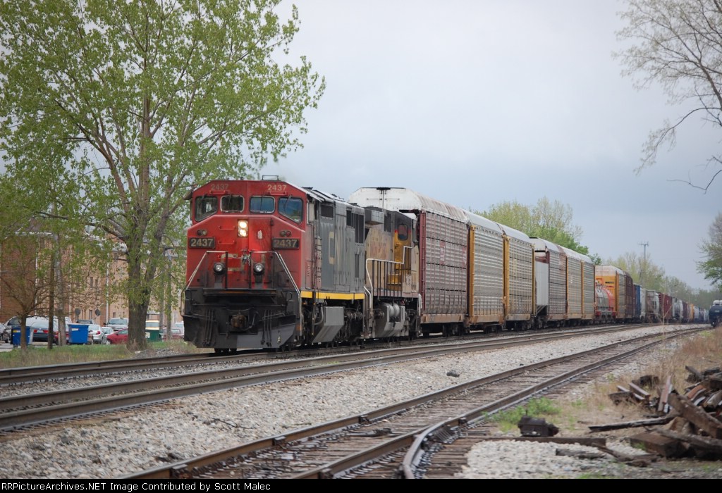 CN 2437 & UP 6628